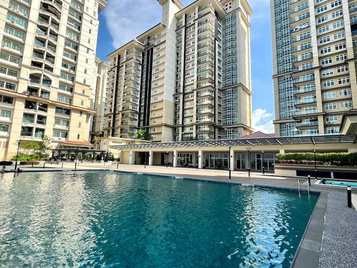 Elegant Riverine Diamond Homestay W/ Pool - Kuching