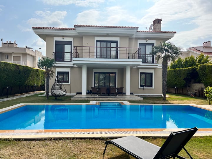 Exclusive Luxury 4+1 Villa In Ilica - Çeşme