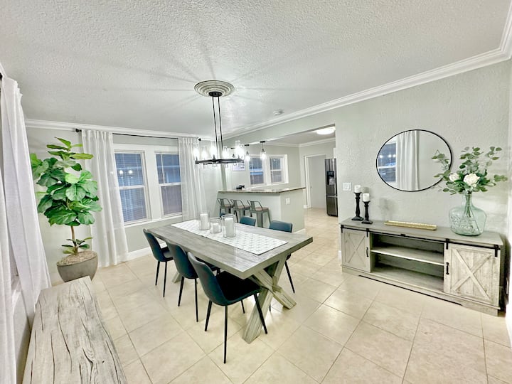 Charming Tampa Retreat - Tampa, FL