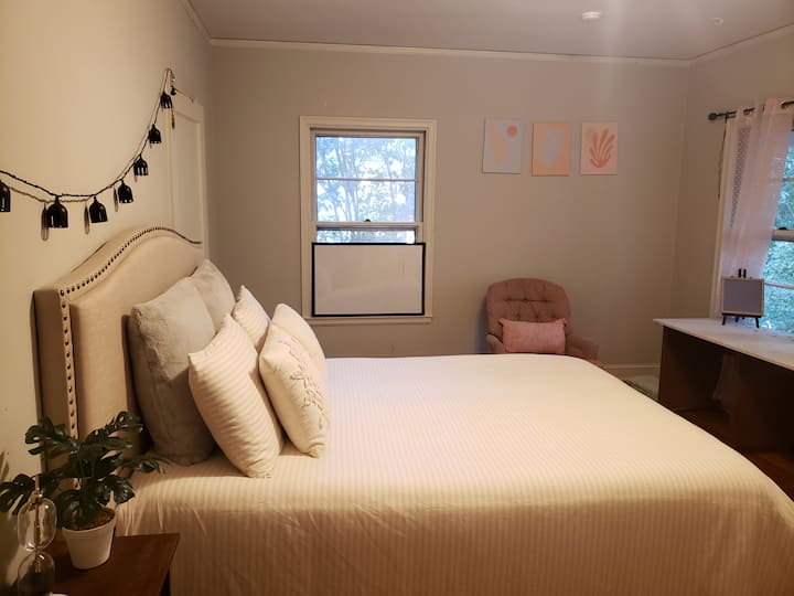 Charming Home - Walk To Stadium - Athens, GA