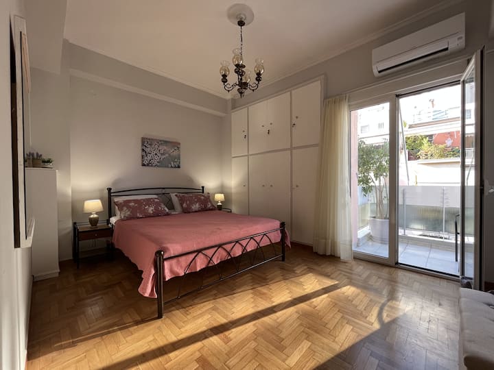 Feelathens36-
Very Close To Syntagma (City Center) - Ateena