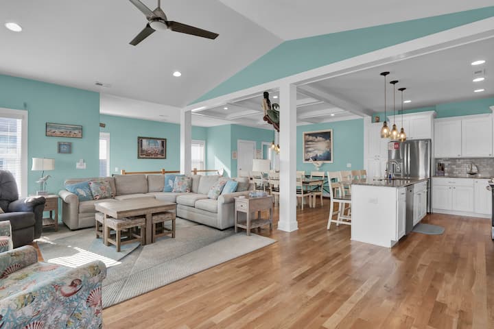 Family Tides, Beautiful Ocean Views, Large Pool! - Oak Island, NC