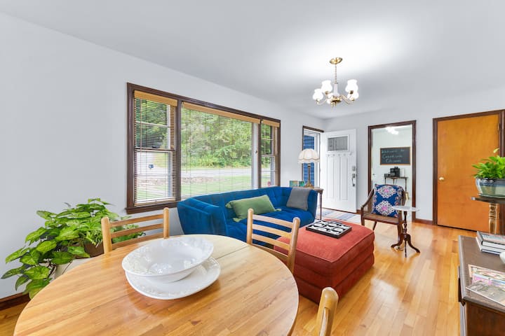 Creekside Charm Minutes To Asheville - Weaverville, NC
