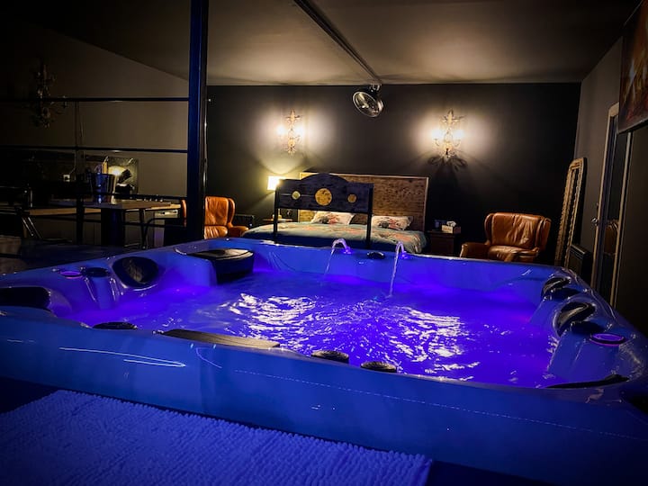Loveroom Avec Spa 5 Places - Pérouges