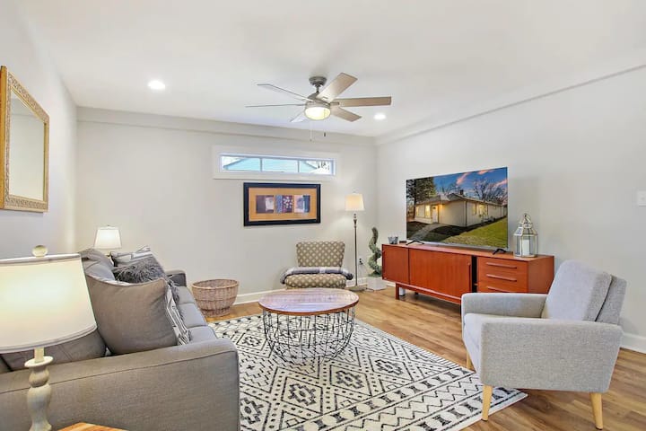 Ranch Home W/ Air Hockey & Pacman Near Naval Base! - Lake Forest, IL