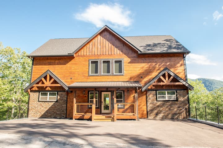 Large Lux Cabin-pool Community-3600sq Ft-parking - Townsend, TN