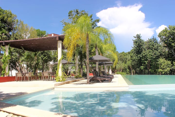 Tulum Country Club 2br · Beach Club, Pools, Gym - Akumal