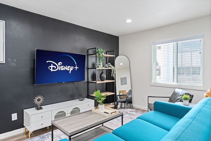 7min To Disney! Quiet, Hip 1br - La Mirada, CA