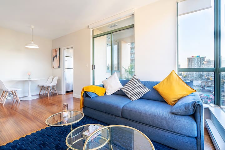 Core Central Vancouver Condo With Views & Balcony - Vancouver