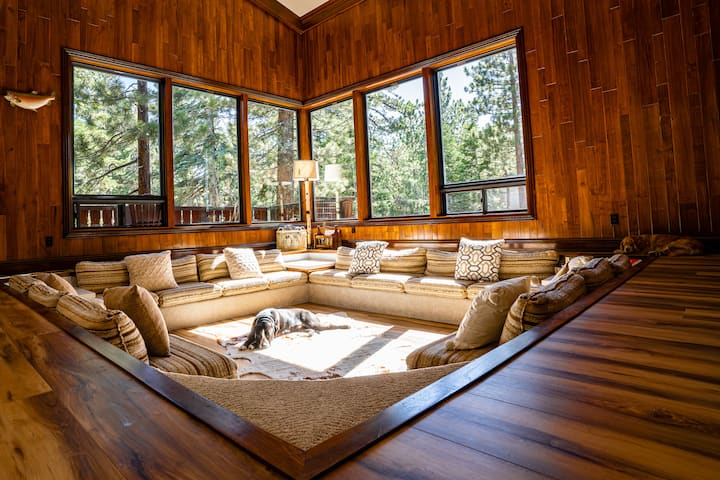 Modern Cabin With Retro Flair Near The Village - Mammoth Lakes, CA