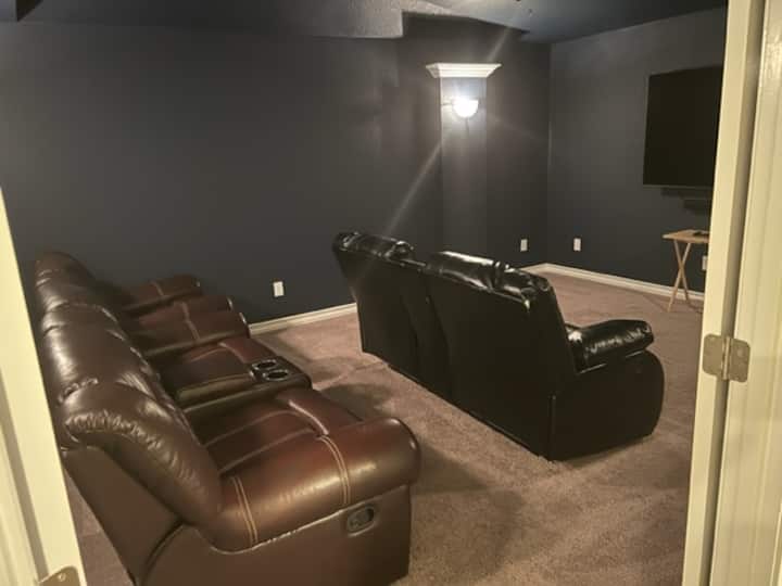 7-br, H. Thea., Near Attrns -St2 - Helotes, TX
