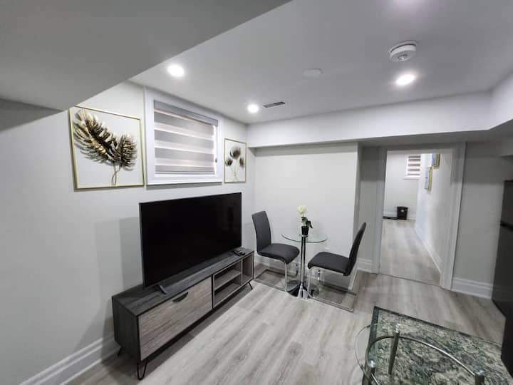 Executive & Cozy 1 Bedroom Suite - Oakville