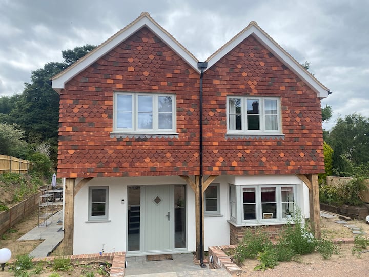 Double Room In Beautiful House - Farnham