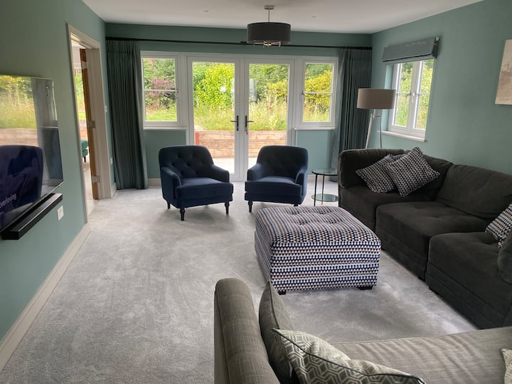 Double Room In Beautiful House - Farnham