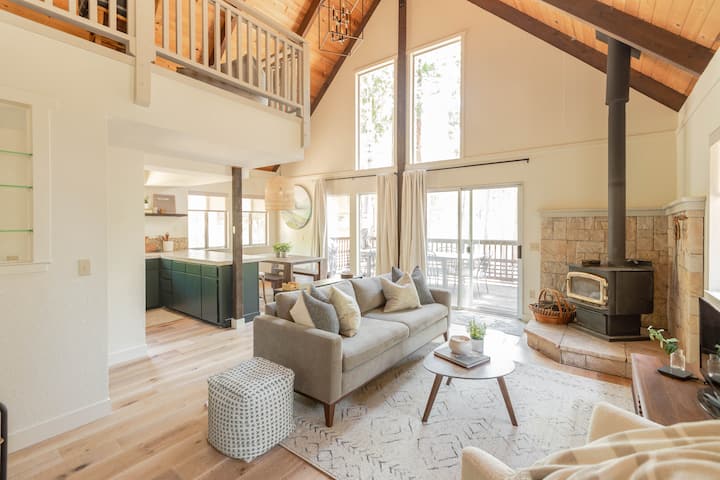 Charlotte's Chalet - Arnold, CA