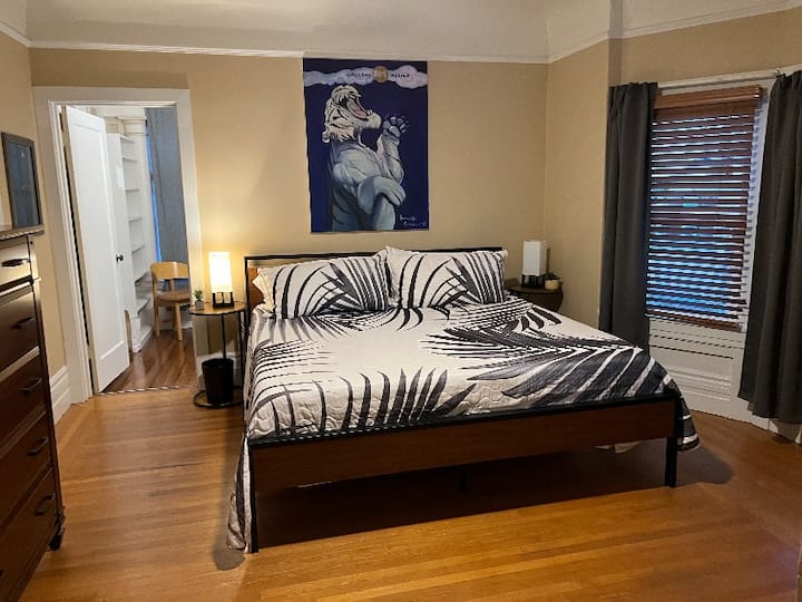 Spacious 2 Bdrm | Living Room + Kitchen + Laundry - Oakland, CA