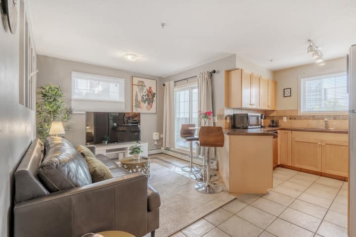 Cozy Two Bedrooms In Downtown By Bow River - Calgary