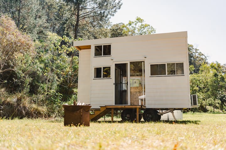 Hinterland Couples' Getaway + Firepit & Volleyball - Montville