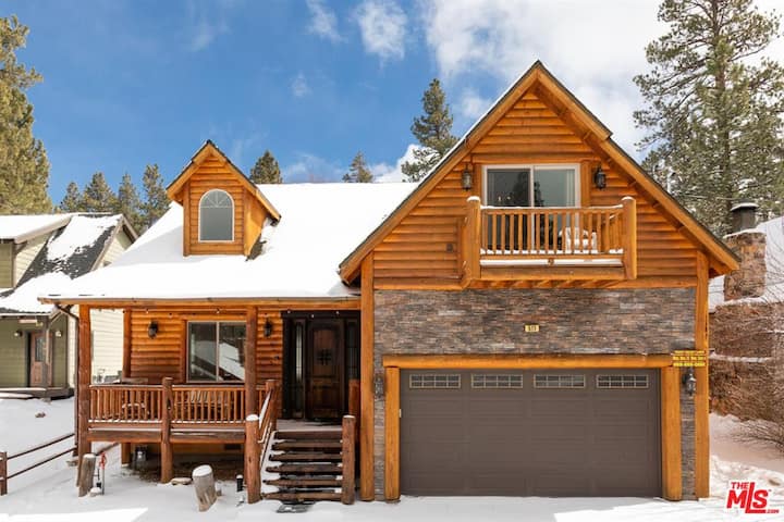 Cozy Big Bear Hideout Retreat + Game Room - Big Bear Lake, CA