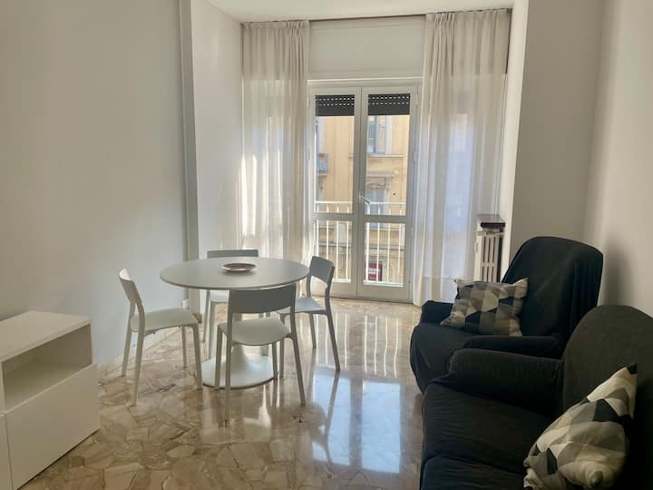 Bright Apartment In City Center - Mailand
