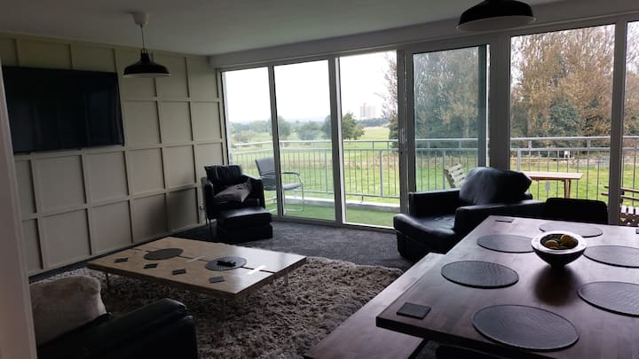 3 Bedroom Apartment With Golf Course View - Newcastle upon Tyne