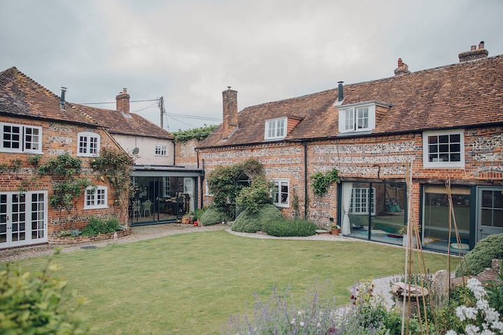 Grade 2 Listed Stunning Family Home - Andover