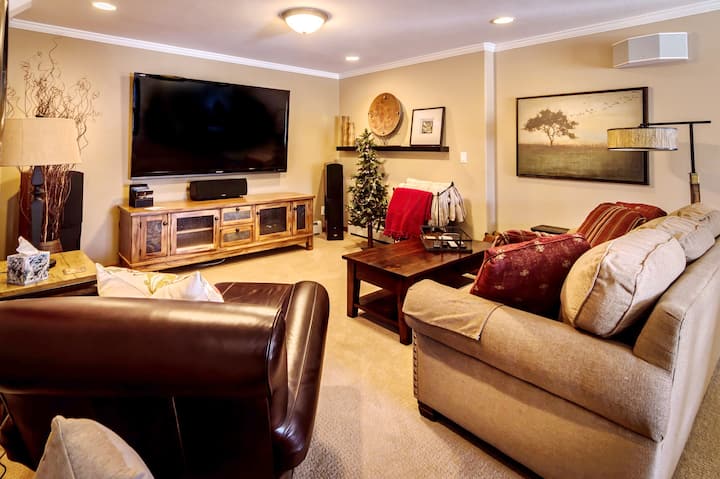Two Bedroom Private Level - Bath, Home Theater - Breckenridge, CO