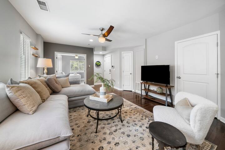 Stylish 2br Near City Center | Otr, Uc, Zoo - Cincinnati, OH