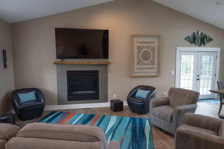 Blue Retreat By Lake Charlevoix - East Jordan, MI