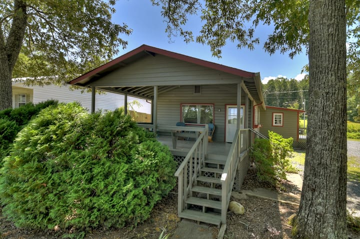 Stelle Bungalow @Terra Madre-new/dogs Welcome - Blue Ridge, GA