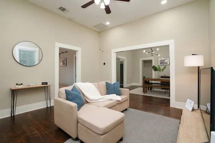 Alamo Blues - A Feliz Stays Home - San Antonio, TX