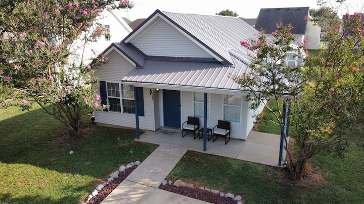 Modern 3 Bedroom Boro Home | Quiet Neighborhood - Murfreesboro, TN
