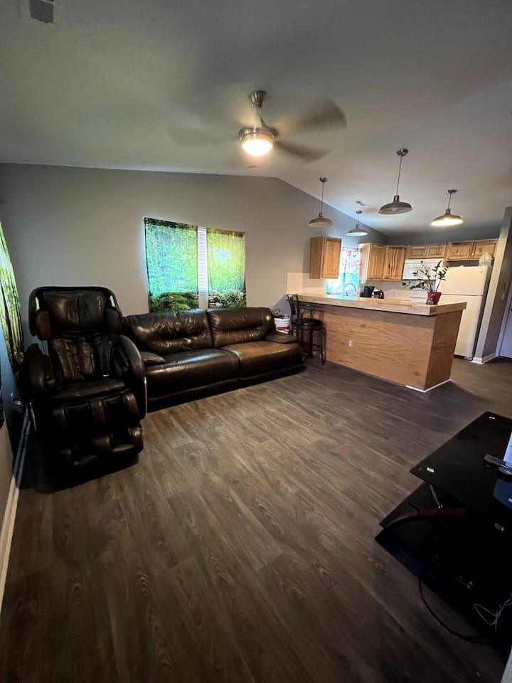 2 Bedroom 2 Bath House. Pets Ok. 420 Friendly. - Colorado Springs, CO