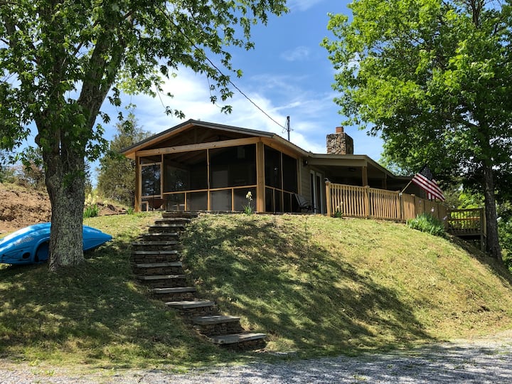 Douglas Lake Front Cabin Retreat - Douglas Lake, TN