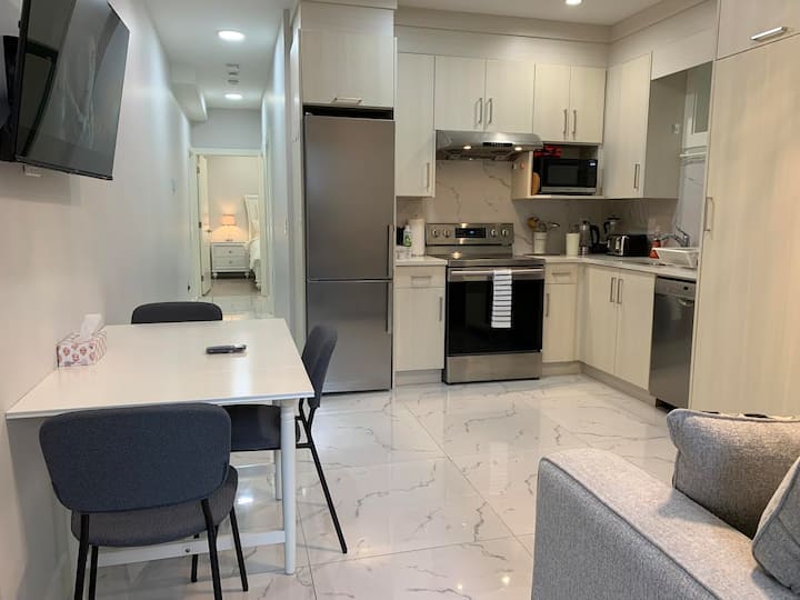 230-modern, New, Beautiful 2 Bedrooms Privatesuite - Vancouver