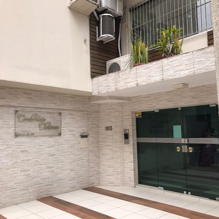 Espaçoso Apartamento A Uma Quadra Da Praia - Balneário Camboriú