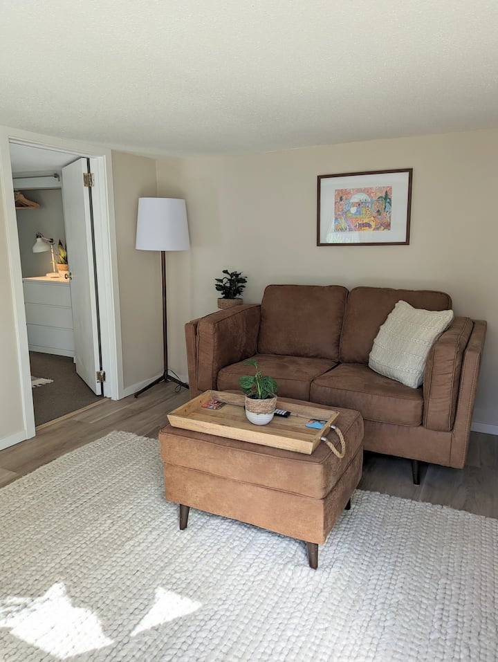 Cozy 2 Bdrm Suite Close To Rjh - Victoria
