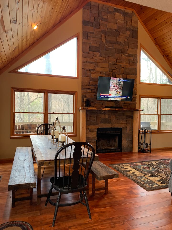 Lazy Bear Lodge   (25 Min Drive To Beech Mountain) - Roan Mountain, TN