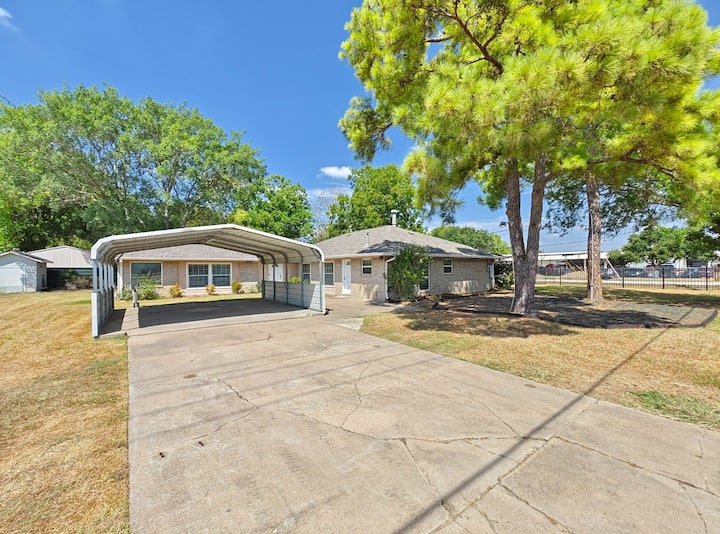 Spacious Home With A Huge Yard - Stafford, TX