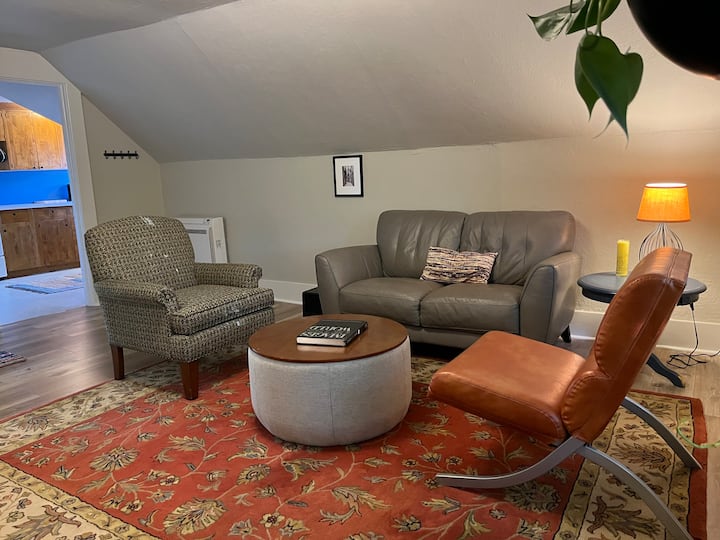 Treehouse Apartment - Eugene, OR