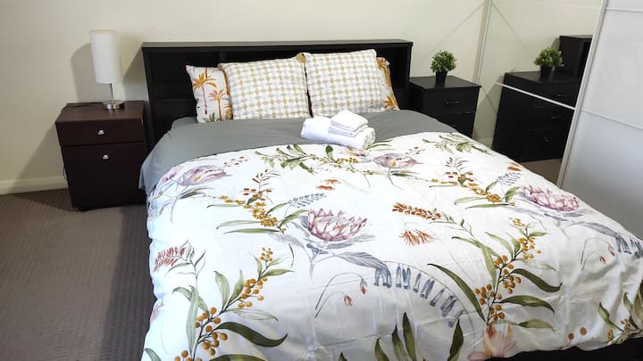 Serene Room For Your Relaxation! ! - Enfield