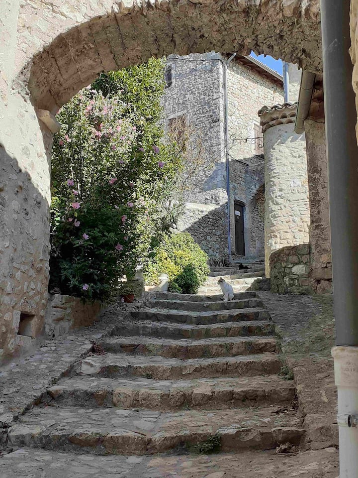 Logement A -Chambre, Sdb, Cuisine, Salon, Terrasse - Mirmande