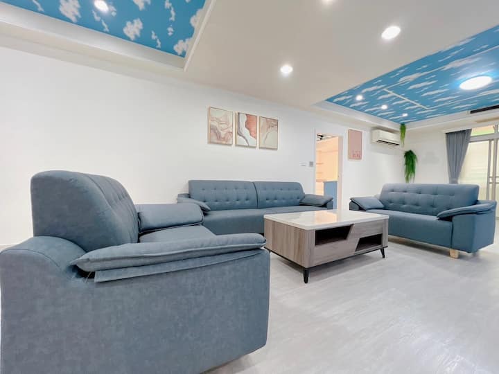 【Spacious Family Room 】14~16ppl / 4rooms - Keelung City