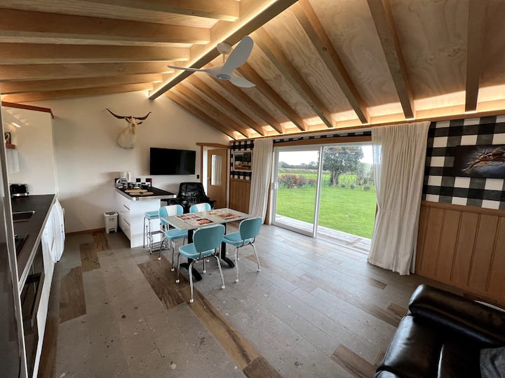 85 Airport Drive Cosy Cabin - Waitara