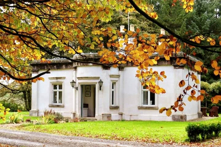 Restored Triumphal Arch Lodge In Colebrook Estate - Fermanagh