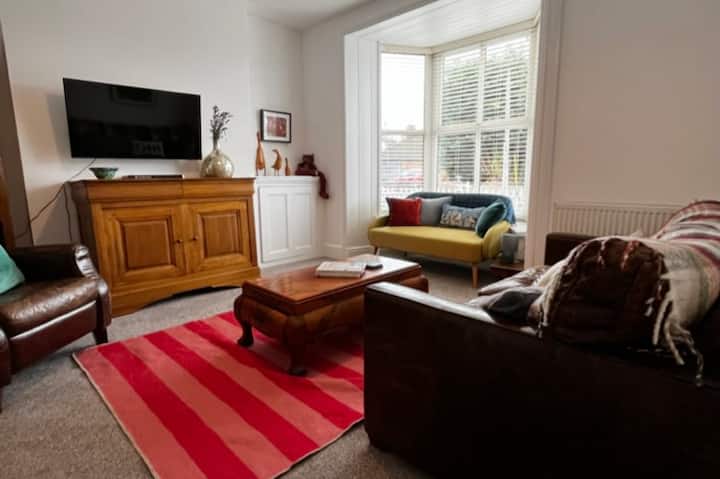 Lovely Spacious House Sleeps 8, Newly Refurbished. - Aberystwyth