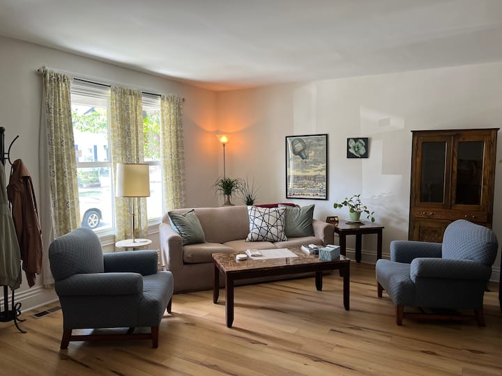 Spacious, Bright Home With Piano - Louisville, KY