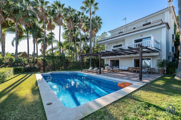 Spacious 6 Bdrm Villa - Golf Lover's Paradise - Marbella