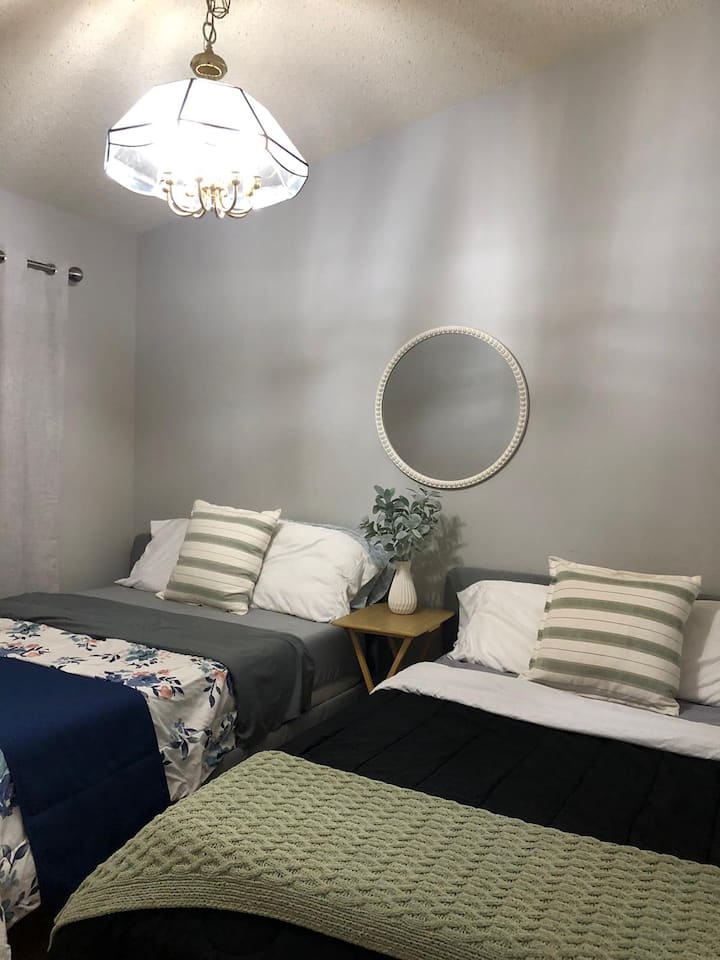 Tysons Area House, Sleeps Many - Fairfax, VA