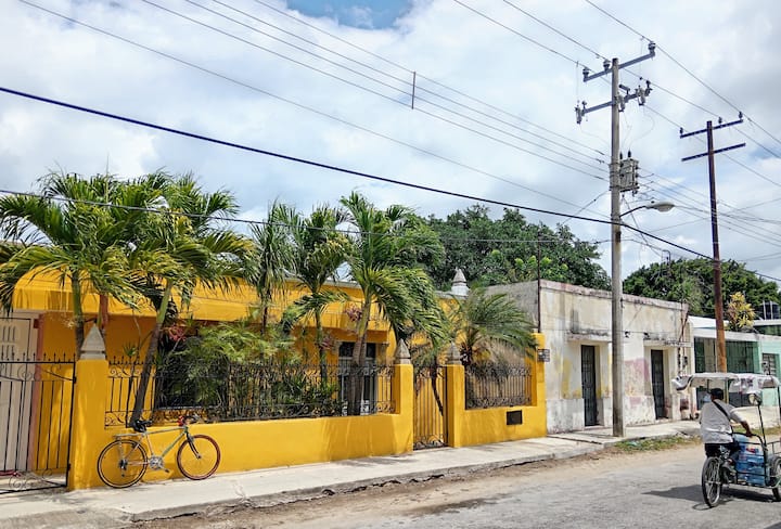 Art-filled Gem With Large Garden - Mérida